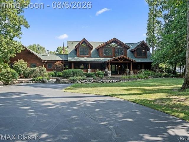 4489 Clara Louise Ct, Saline, MI 48176