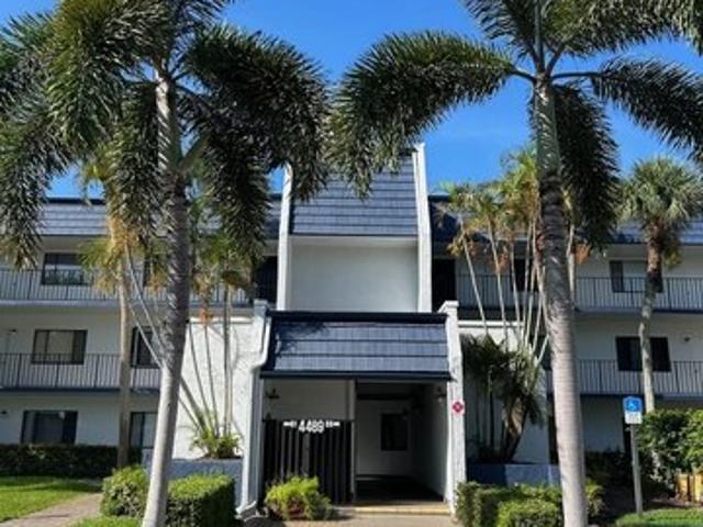 4489 Luxemburg Ct, Greenacres, FL 33467
