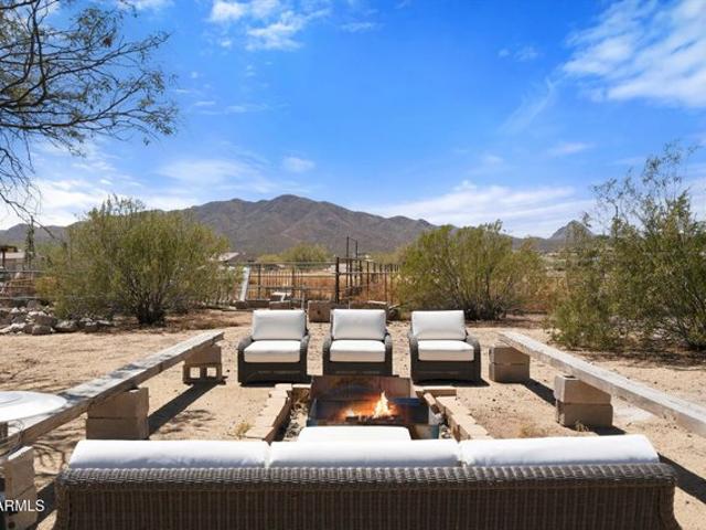 44814 N 10th St, New River, AZ 85087