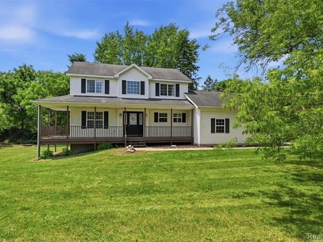 4482 Pleasant Valley Rd, Brighton Township, MI 48114