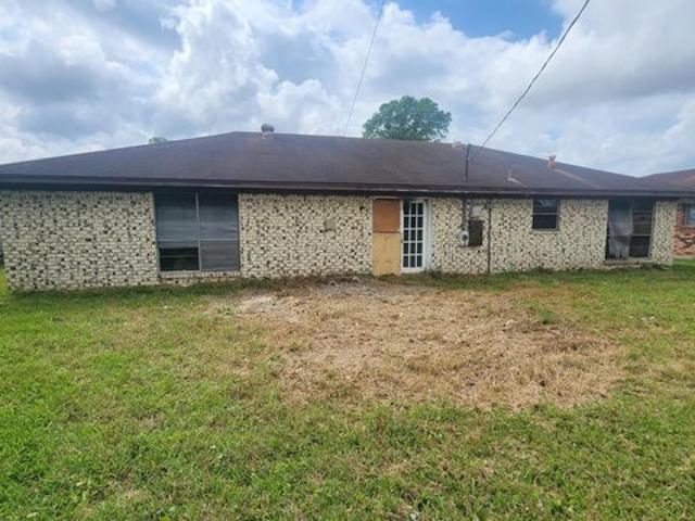4483 Flamingo Ln, Beaumont, TX 77705