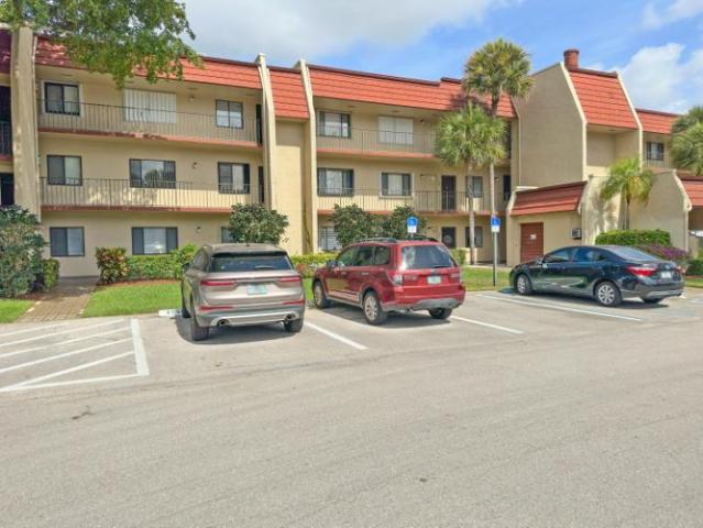 4483 Luxemburg Ct #201, Lake Worth, FL 33467