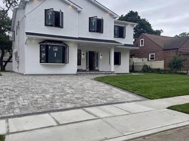 448 Coolidge St, West Hempstead, NY 11552