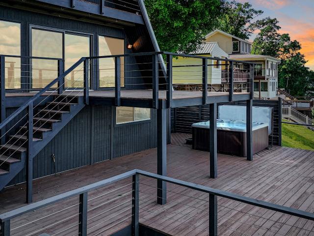 448 Bluff Dr