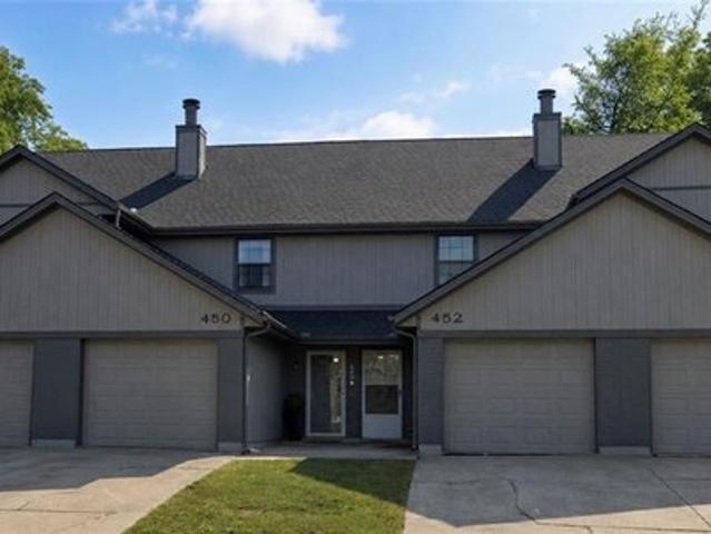 448 NE Churchill St, Lee's Summit, MO 64086