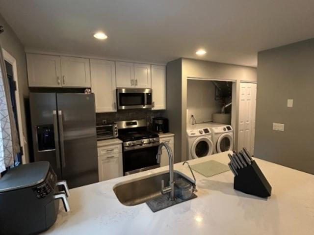448 Saint Giles Ct