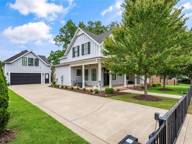 448 SW C St, Bentonville, AR 72712