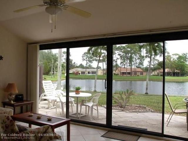 448 Pine Glen Ln #E, Greenacres, FL 33463