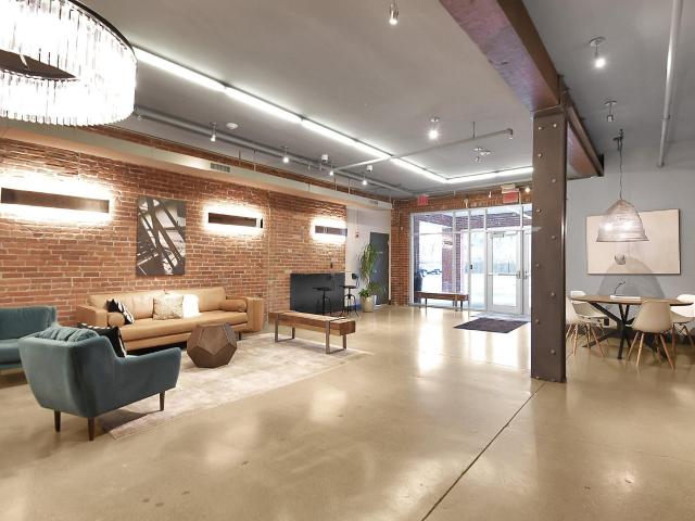 448 W Nationwide Boulevard # 404