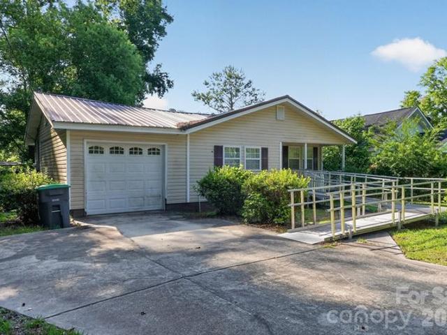 4494 Market St, Loris, SC 29569