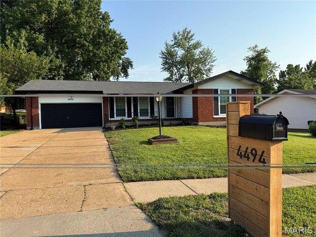 4494 Papal Dr, Florissant, MO 63033