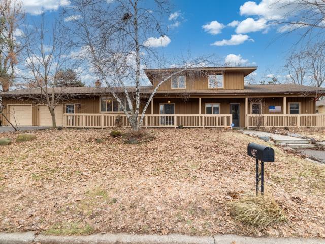 4497 S Oak Leaf Ct, Vadnais Heights, MN 55127 | MLS #7034 | Compass