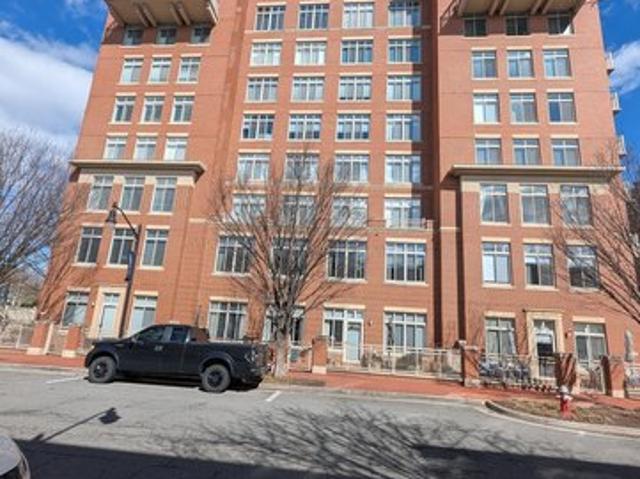 4490 Market Commons Dr Unit 110, Fairfax, VA 22033