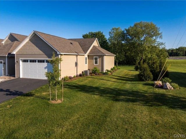 4490 Lauder Ln, Skaneateles, NY 13152