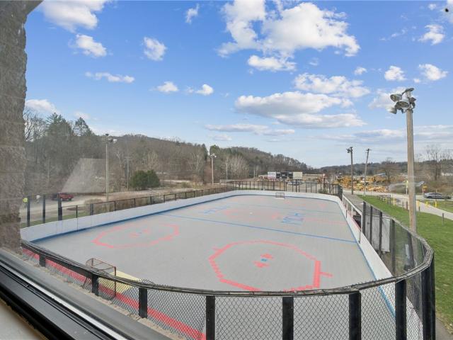 4491 school road deck hockey pad