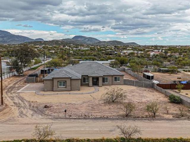 44925 N 6th St, New River, AZ 85087