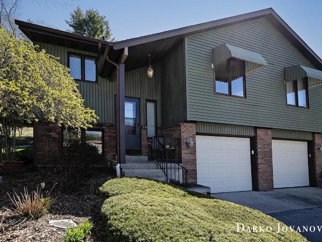 4492 North Valley Drive
