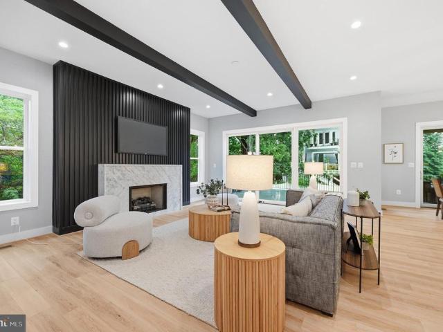 449 Lawyers Road NW
