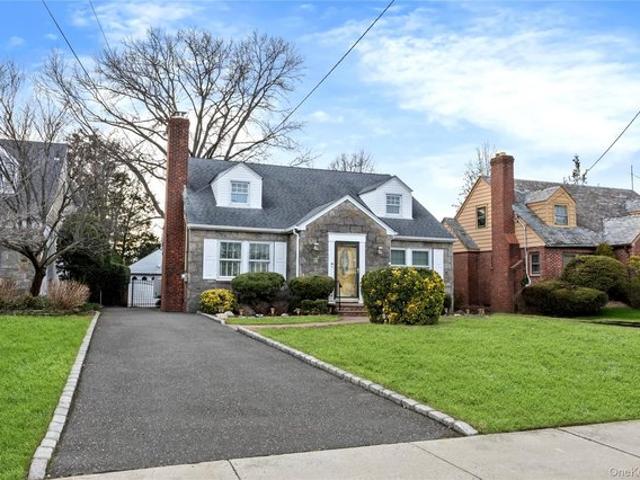 449 Mineola Blvd, Williston Park, NY 11596