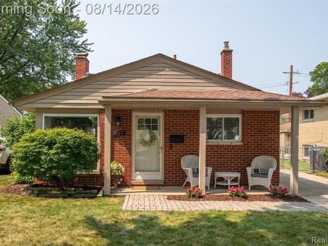 449 N Webik Ave, Clawson, MI 48017