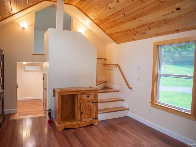 449 N Quaker Lane COTTAGE