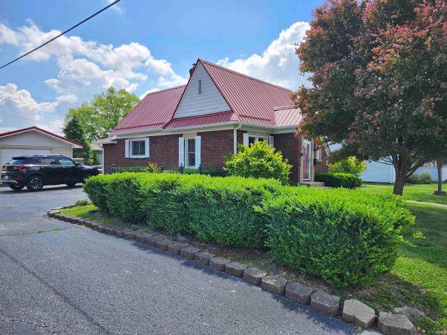 449 NE 4th Street