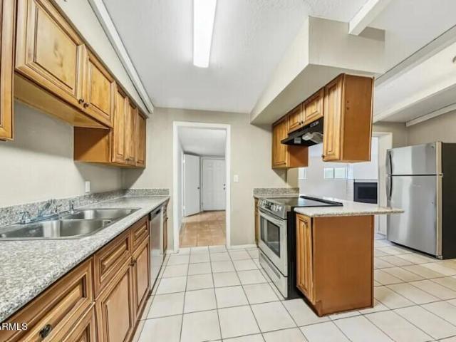 449 S Stewart