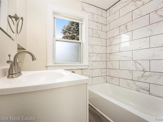 449 W Evelyn Ave, Hazel Park, MI 48030
