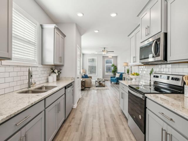 449 West Adams Ave