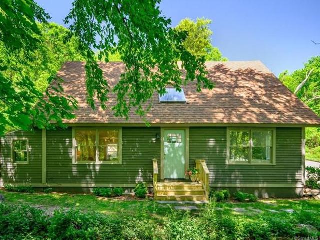 44 100 Acres Rd, Newtown, CT 06470