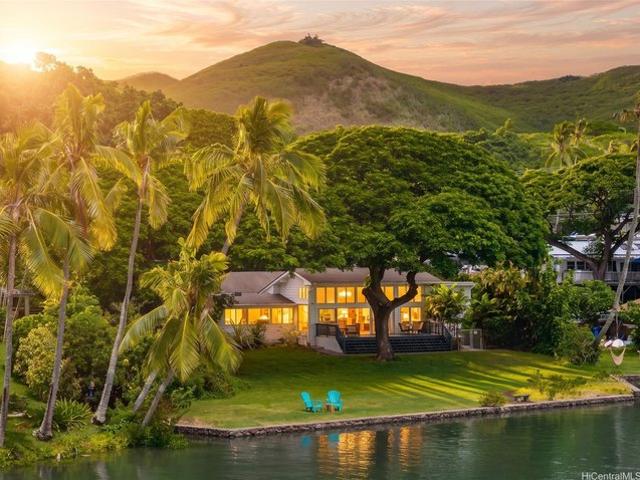 44 397 Kaneohe Bay Dr, Kaneohe, HI 96744