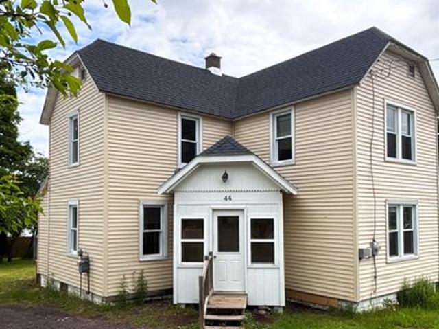 44 Third St, South Range, MI 49963