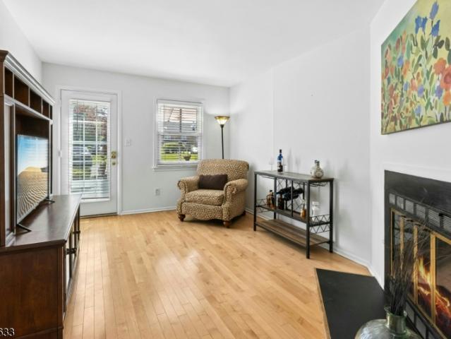 44 Tisbury Ct