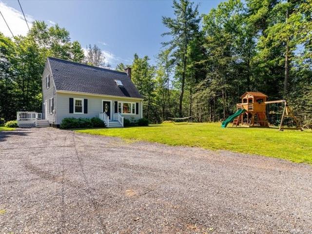 44 Underwood Rd, Hubbardston, MA 01452