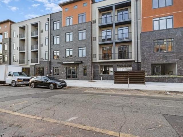 44 W Price St #411, Linden, NJ 07036