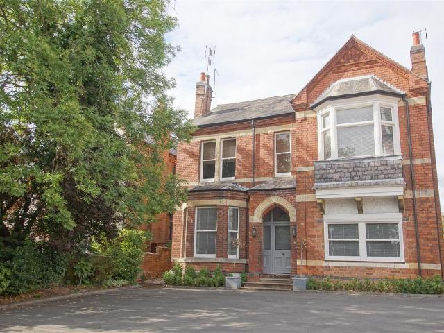 44 Warwick New Road, Leamington Spa, Warwickshire CV32, 2 bed flat to rent, £925 pcm | PrimeLocation