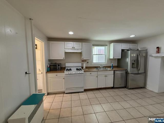 44 Washington St, Unit 2F, Harrison, NJ 07029 | MLS #25039 | Compass
