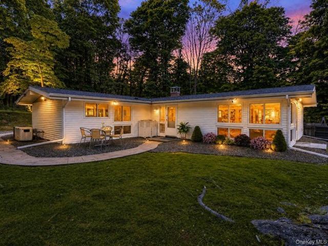 44 White House Rd, White Plains, NY 10607