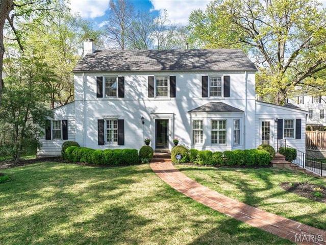 44 Willow Hill Rd, Ladue, MO 63124