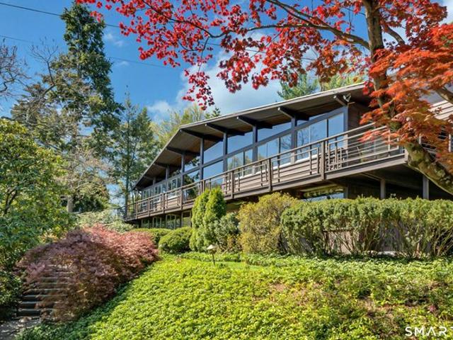 44 Willowmere Ave, Riverside, CT 06878