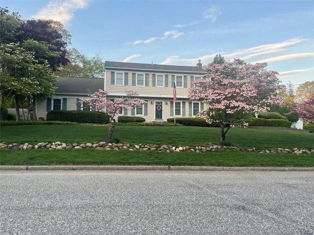 44 Woodland Rd, Miller Place, NY 11764
