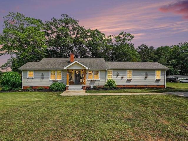 44 Wofford Rd, Taylors, SC 29687
