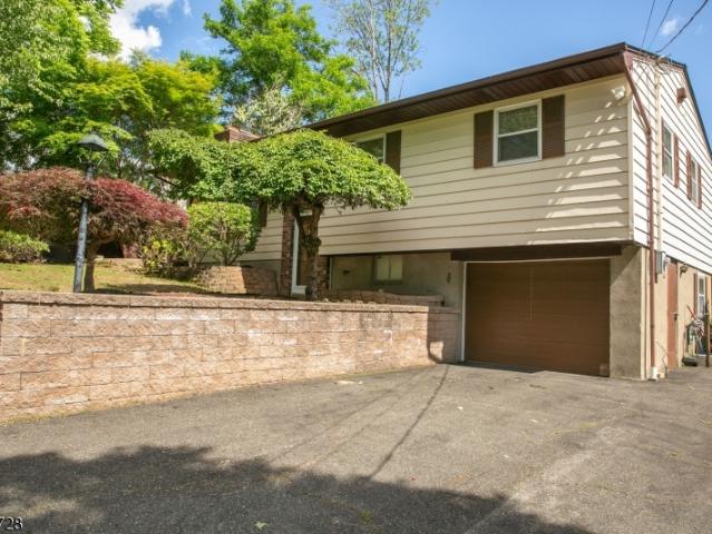 44 Adelphia Rd