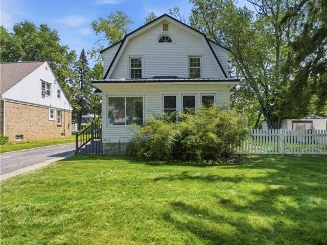 44 Arlington Rd, Williamsville, NY 14221