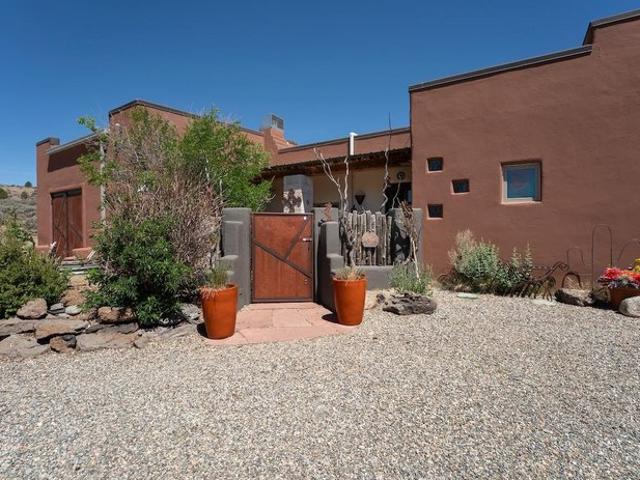 44 Arroyo Park Dr, El Prado, NM 87529