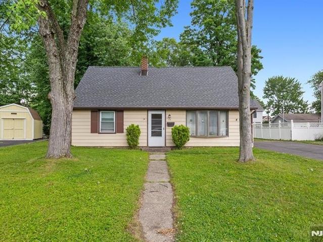 44 Bergen Dr, Little Falls, NJ 07424