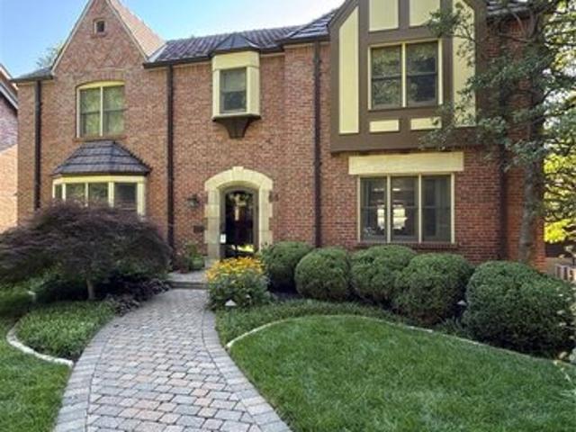 44 Broadview Dr, Clayton, MO 63105