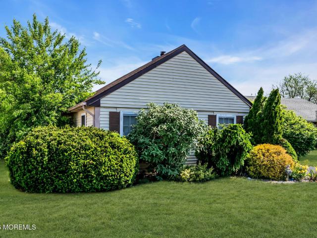44 Buckingham Drive N
