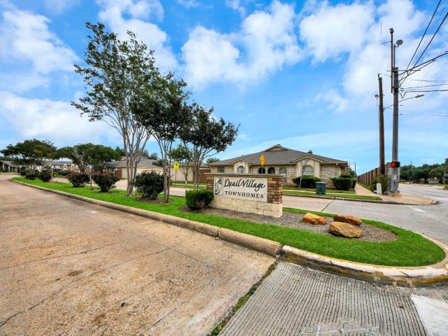 44 Chapparal Ct, Missouri City, TX 77459 | MLS #47911 | Compass