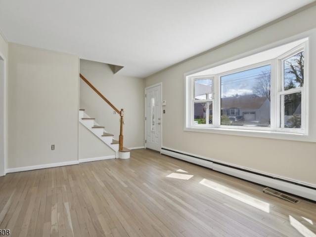 44 Colonia Pl